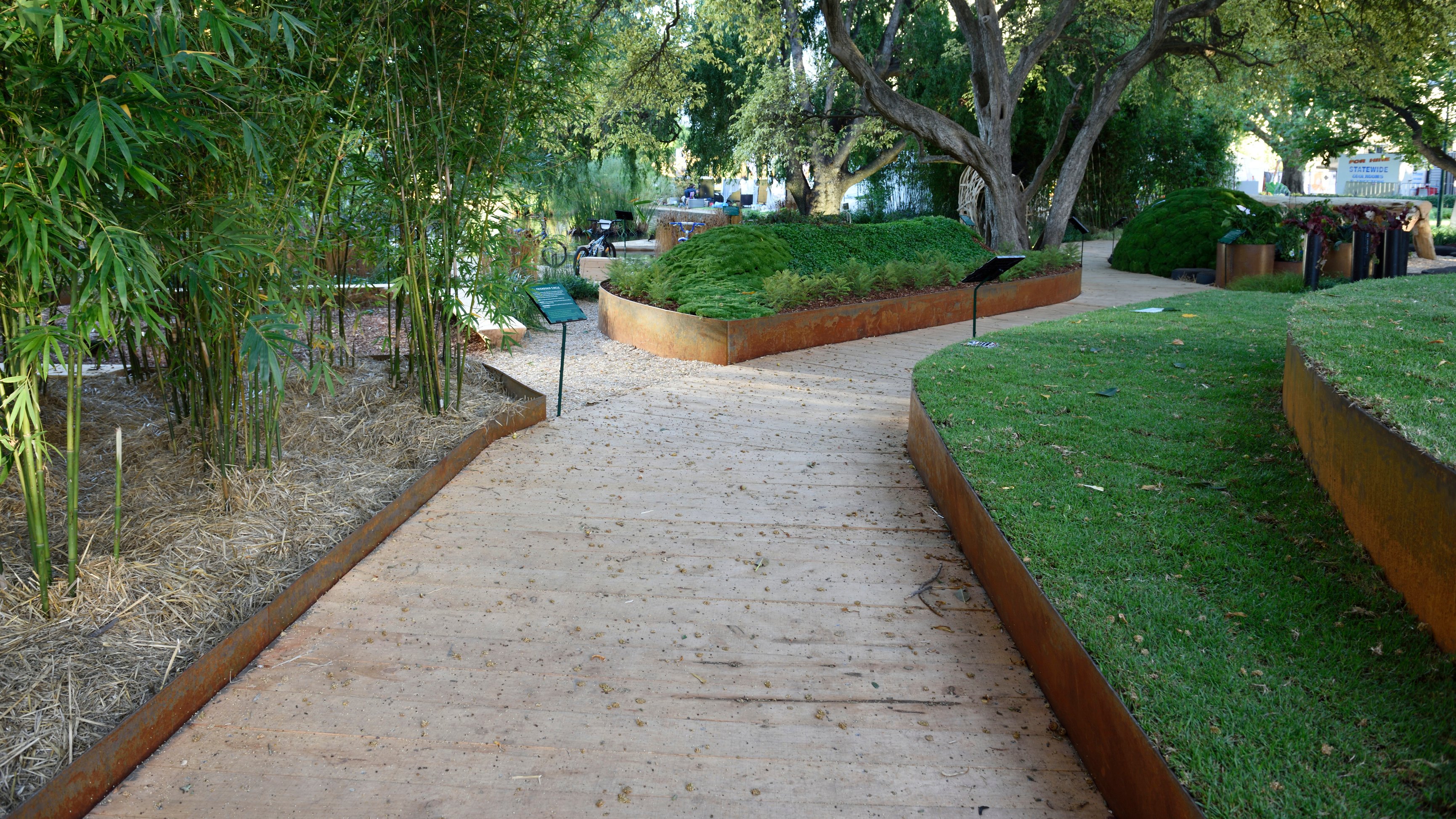 FormBoss Steel Garden Edging